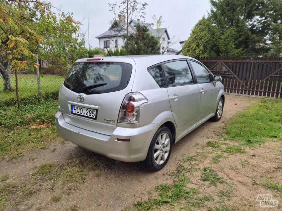 Pelēks Toyota Corolla Verso 2005 Viļņa, ar dzinēja tilpumu 2.00 L un nobraukumu 328 tūkst. km par 1300 €, foto 4 vietnē AUTOMOTO.COM.LV