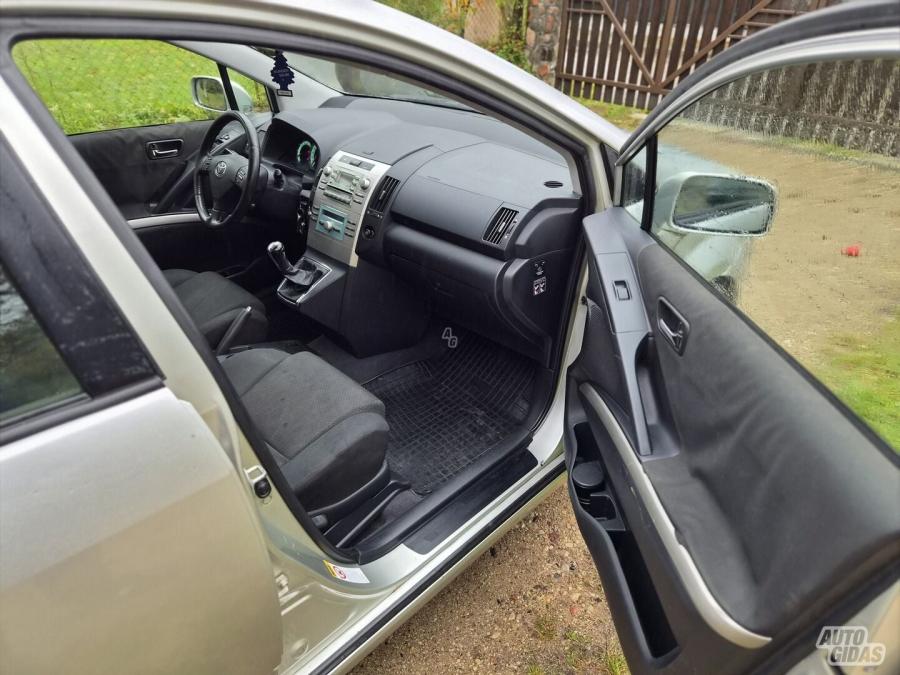 Pelēks Toyota Corolla Verso 2005 Viļņa, ar dzinēja tilpumu 2.00 L un nobraukumu 328 tūkst. km par 1300 €, foto 10 vietnē AUTOMOTO.COM.LV