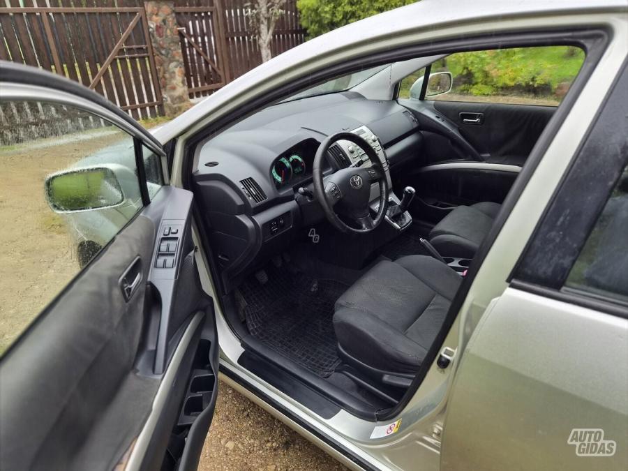Pelēks Toyota Corolla Verso 2005 Viļņa, ar dzinēja tilpumu 2.00 L un nobraukumu 328 tūkst. km par 1300 €, foto 14 vietnē AUTOMOTO.COM.LV