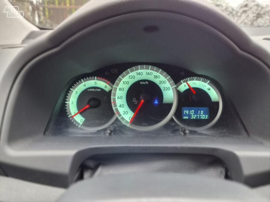 Pelēks Toyota Corolla Verso 2005 Viļņa, ar dzinēja tilpumu 2.00 L un nobraukumu 328 tūkst. km par 1300 €, foto 17 vietnē AUTOMOTO.COM.LV