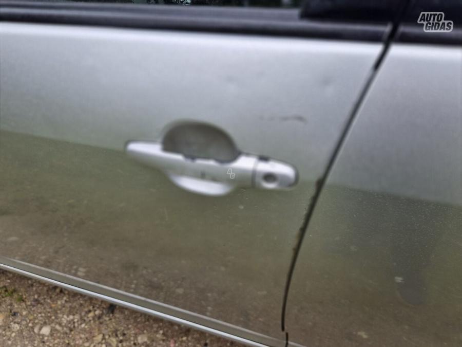 Pelēks Toyota Corolla Verso 2005 Viļņa, ar dzinēja tilpumu 2.00 L un nobraukumu 328 tūkst. km par 1300 €, foto 18 vietnē AUTOMOTO.COM.LV