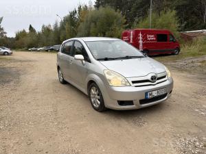 Grey Toyota Corolla Verso 2005 in Riga, with an engine capacity of 2.00 L and mileage of 290 thousand km for 1150 €, photo  on AUTOMOTO.COM.LV
