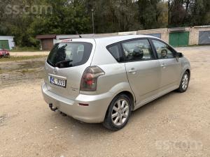 Grey Toyota Corolla Verso 2005 in Riga, with an engine capacity of 2.00 L and mileage of 290 thousand km for 1150 €, photo 4 on AUTOMOTO.COM.LV