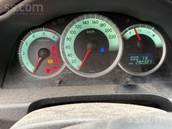 Pelēks Toyota Corolla Verso 2005 Rīga, ar dzinēja tilpumu 2.00 L un nobraukumu 290 tūkst. km par 1150 €, foto 6 vietnē AUTOMOTO.COM.LV