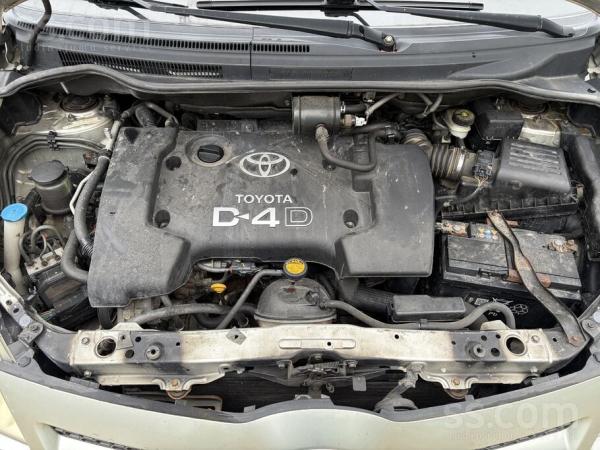 Pelēks Toyota Corolla Verso 2005 Rīga, ar dzinēja tilpumu 2.00 L un nobraukumu 290 tūkst. km par 1150 €, foto 7 vietnē AUTOMOTO.COM.LV