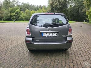 Grey Toyota Corolla Verso 2005 in Kaunas, with an engine capacity of 2.00 L and mileage of 284 thousand km for 1950 €, photo 7 on AUTOMOTO.COM.LV
