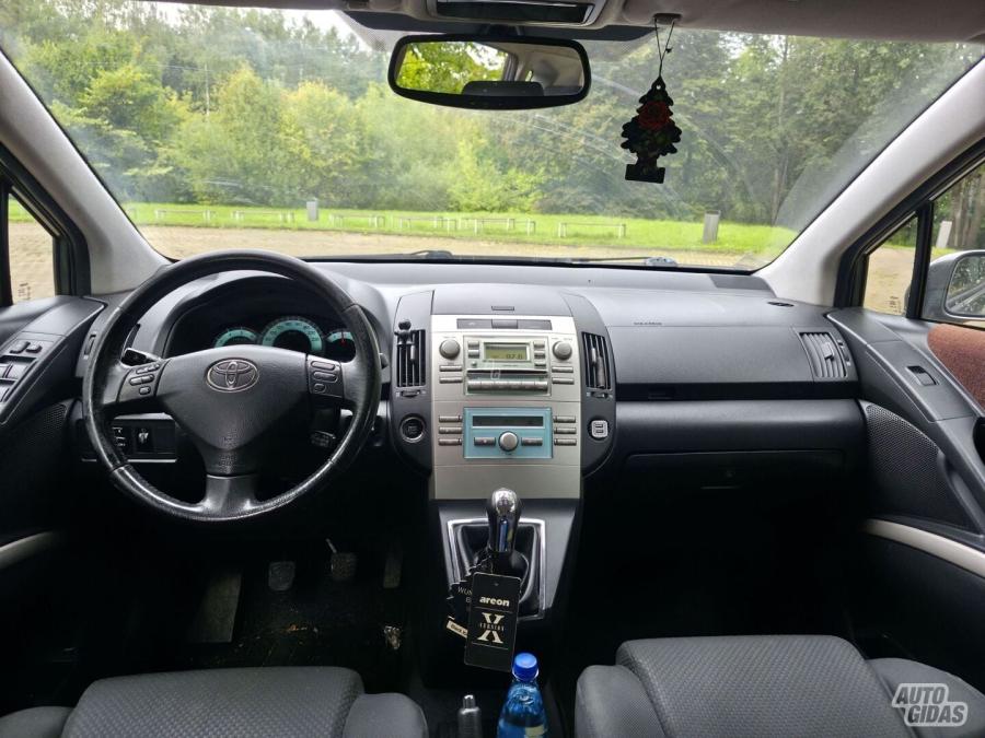 Grey Toyota Corolla Verso 2005 in Kaunas, with an engine capacity of 2.00 L and mileage of 284 thousand km for 1950 €, photo 10 on AUTOMOTO.COM.LV