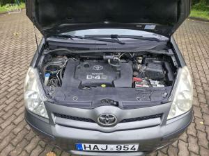 Grey Toyota Corolla Verso 2005 in Kaunas, with an engine capacity of 2.00 L and mileage of 284 thousand km for 1950 €, photo 16 on AUTOMOTO.COM.LV
