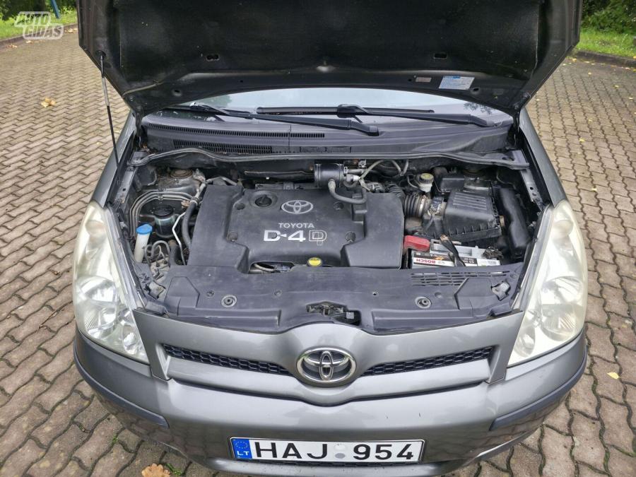 Grey Toyota Corolla Verso 2005 in Kaunas, with an engine capacity of 2.00 L and mileage of 284 thousand km for 1950 €, photo 16 on AUTOMOTO.COM.LV