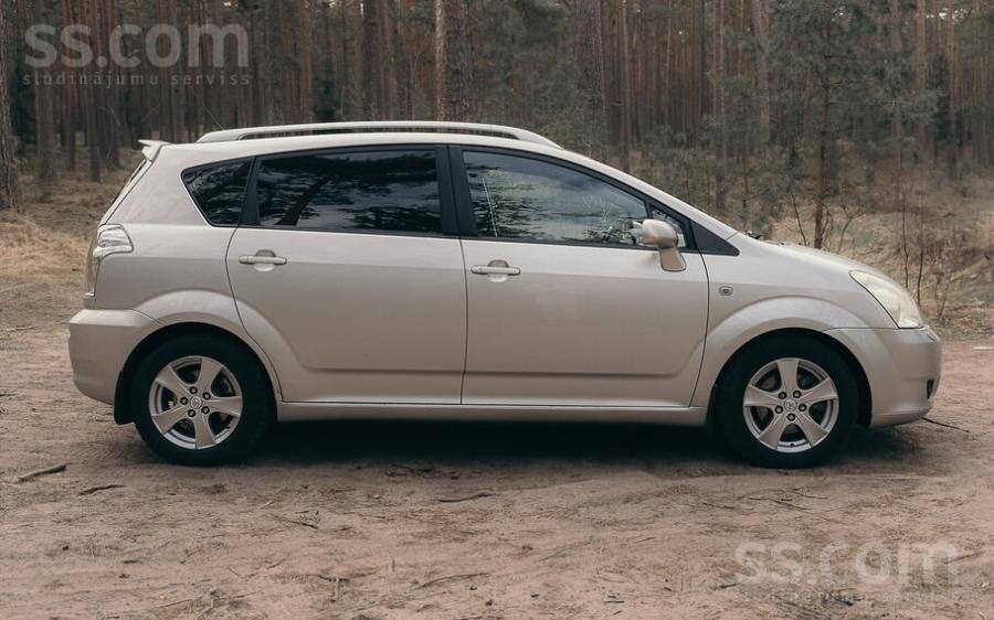 Pelēks Toyota Corolla Verso 2006 Rīga, ar dzinēja tilpumu 2.20 L un nobraukumu 422 tūkst. km par 2500 €, foto 4 vietnē AUTOMOTO.COM.LV