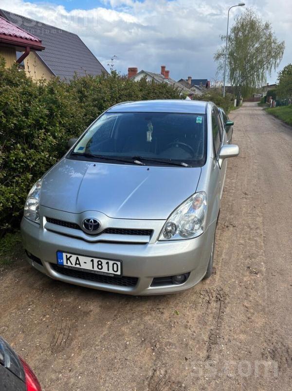 Grey Toyota Corolla Verso 2006 in Valmiera, with an engine capacity of 2.20 L and mileage of 322 thousand km for 3000 €, photo 2 on AUTOMOTO.COM.LV