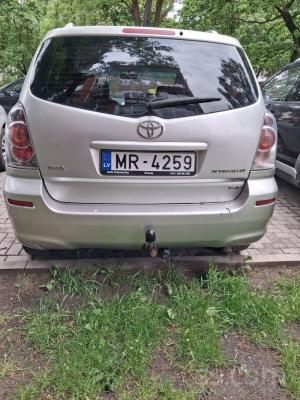 Pelēks Toyota Corolla Verso 2006 Rīga, ar dzinēja tilpumu 2.20 L un nobraukumu 339 tūkst. km par 2000 €, foto 3 vietnē AUTOMOTO.COM.LV