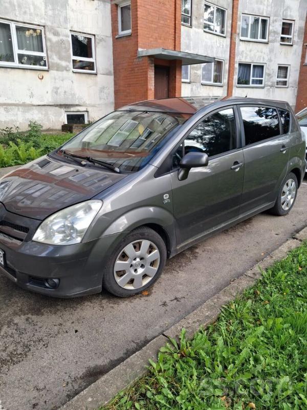 Grey Toyota Corolla Verso 2006 in Rezekne, with an engine capacity of 2.20 L and mileage of 0 thousand km for 1200 €, photo 2 on AUTOMOTO.COM.LV
