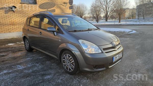 Grey Toyota Corolla Verso 2006 in Limbazi, with an engine capacity of 2.00 L and mileage of 442 thousand km for 1550 €, photo 3 on AUTOMOTO.COM.LV