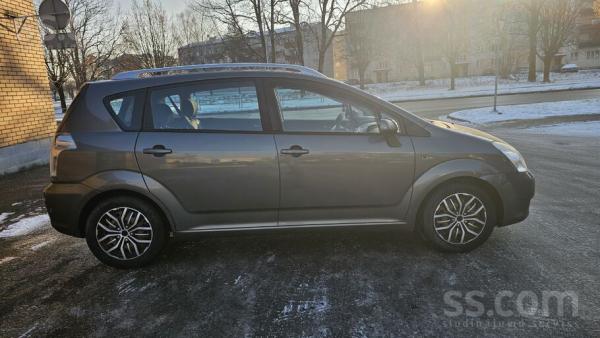 Grey Toyota Corolla Verso 2006 in Limbazi, with an engine capacity of 2.00 L and mileage of 442 thousand km for 1550 €, photo 4 on AUTOMOTO.COM.LV
