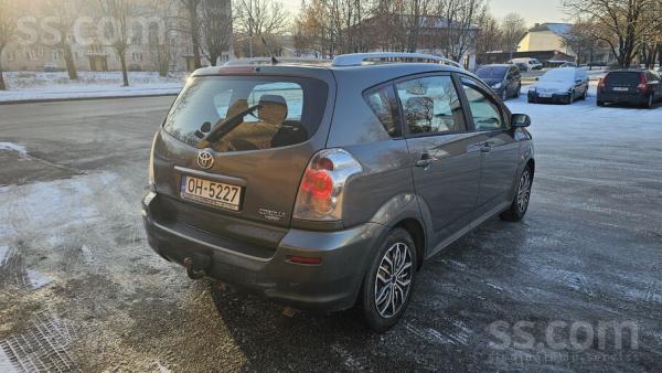 Grey Toyota Corolla Verso 2006 in Limbazi, with an engine capacity of 2.00 L and mileage of 442 thousand km for 1550 €, photo 5 on AUTOMOTO.COM.LV