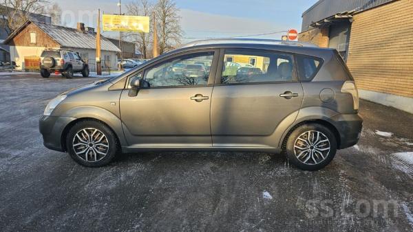 Grey Toyota Corolla Verso 2006 in Limbazi, with an engine capacity of 2.00 L and mileage of 442 thousand km for 1550 €, photo 8 on AUTOMOTO.COM.LV