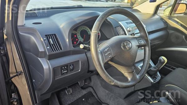 Grey Toyota Corolla Verso 2006 in Limbazi, with an engine capacity of 2.00 L and mileage of 442 thousand km for 1550 €, photo 10 on AUTOMOTO.COM.LV