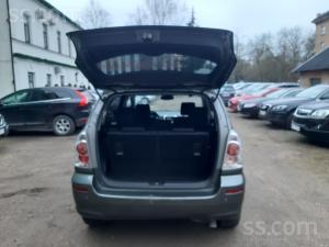 Pelēks Toyota Corolla Verso 2006 Daugavpils, ar dzinēja tilpumu 2.20 L un nobraukumu 0 tūkst. km par 1900 €, foto 19 vietnē AUTOMOTO.COM.LV