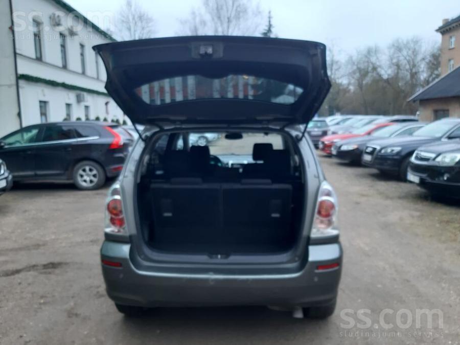 Pelēks Toyota Corolla Verso 2006 Daugavpils, ar dzinēja tilpumu 2.20 L un nobraukumu 0 tūkst. km par 1900 €, foto 19 vietnē AUTOMOTO.COM.LV