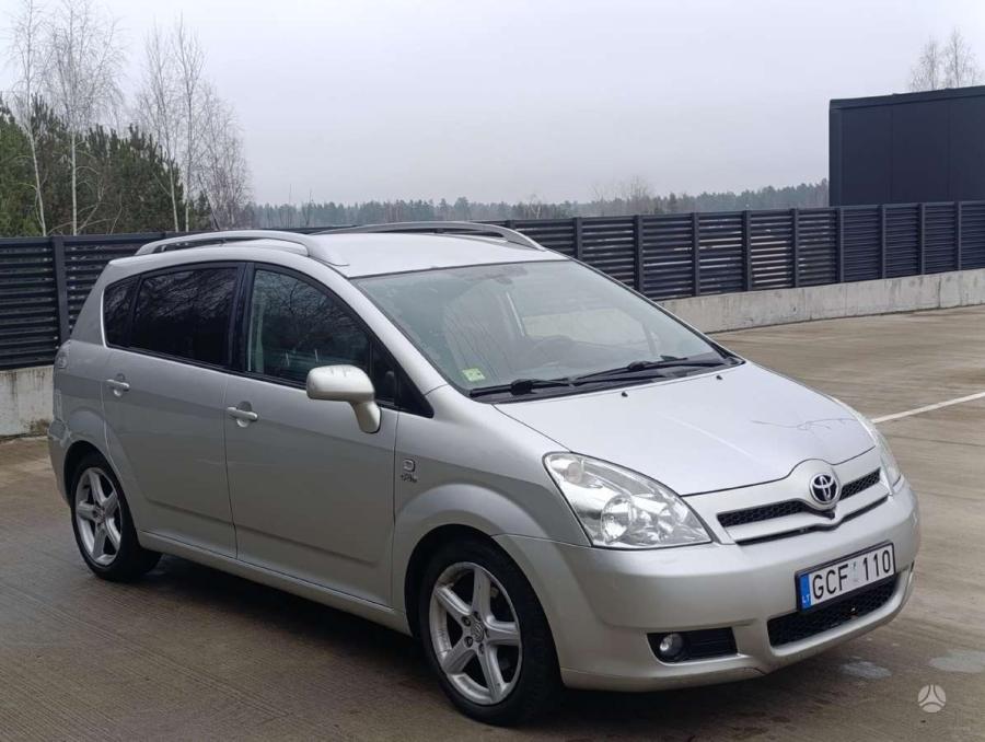 Pelēks Toyota Corolla Verso 2006 Viļņa, ar dzinēja tilpumu 2.20 L un nobraukumu 280 tūkst. km par 1800 €, foto 2 vietnē AUTOMOTO.COM.LV