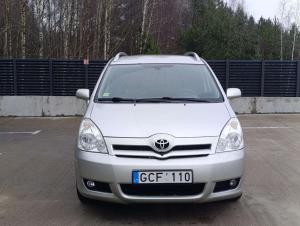 Pelēks Toyota Corolla Verso 2006 Viļņa, ar dzinēja tilpumu 2.20 L un nobraukumu 280 tūkst. km par 1800 €, foto 3 vietnē AUTOMOTO.COM.LV
