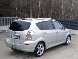 Pelēks Toyota Corolla Verso 2006 Viļņa, ar dzinēja tilpumu 2.20 L un nobraukumu 280 tūkst. km par 1800 €, foto 4 vietnē AUTOMOTO.COM.LV