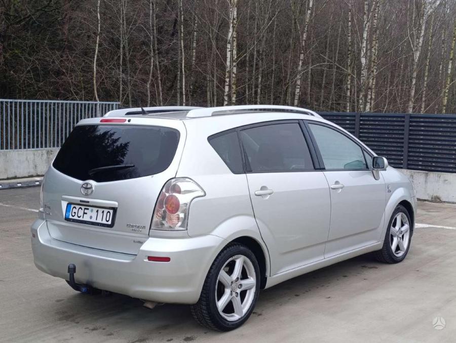 Pelēks Toyota Corolla Verso 2006 Viļņa, ar dzinēja tilpumu 2.20 L un nobraukumu 280 tūkst. km par 1800 €, foto 4 vietnē AUTOMOTO.COM.LV
