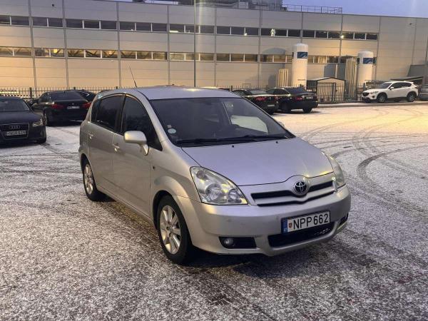 Pelēks Toyota Corolla Verso 2006 Prienai, ar dzinēja tilpumu 2.23 L un nobraukumu 321 tūkst. km par 1850 €, foto 1 vietnē AUTOMOTO.COM.LV