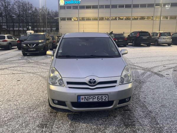 Pelēks Toyota Corolla Verso 2006 Prienai, ar dzinēja tilpumu 2.23 L un nobraukumu 321 tūkst. km par 1850 €, foto 2 vietnē AUTOMOTO.COM.LV