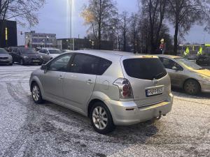 Pelēks Toyota Corolla Verso 2006 Prienai, ar dzinēja tilpumu 2.23 L un nobraukumu 321 tūkst. km par 1850 €, foto 4 vietnē AUTOMOTO.COM.LV