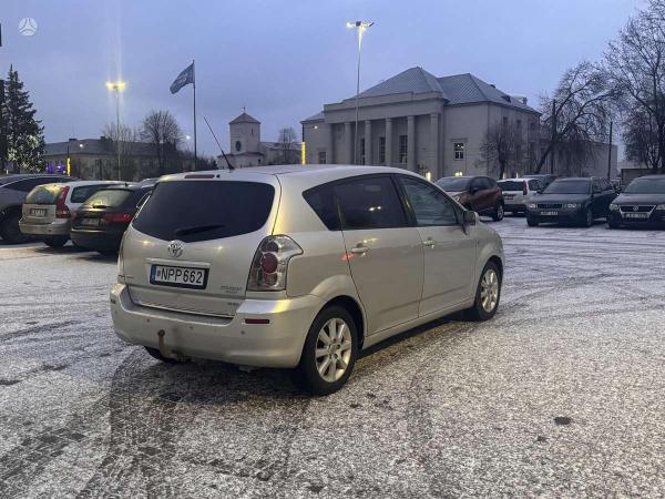Pelēks Toyota Corolla Verso 2006 Prienai, ar dzinēja tilpumu 2.23 L un nobraukumu 321 tūkst. km par 1850 €, foto 6 vietnē AUTOMOTO.COM.LV