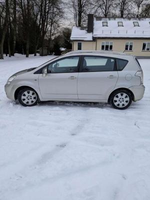 Pelēks Toyota Corolla Verso 2006 Kazlų Rūda, ar dzinēja tilpumu 2.23 L un nobraukumu 492 tūkst. km par 2100 €, foto  vietnē AUTOMOTO.COM.LV