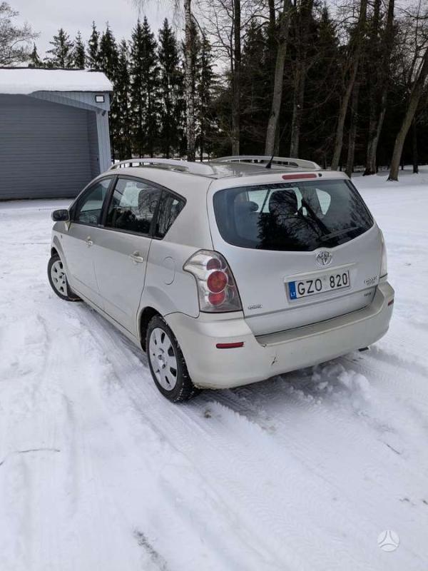 Pelēks Toyota Corolla Verso 2006 Kazlų Rūda, ar dzinēja tilpumu 2.23 L un nobraukumu 492 tūkst. km par 2100 €, foto 5 vietnē AUTOMOTO.COM.LV
