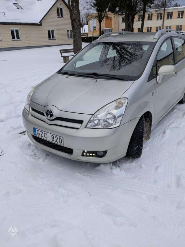 Pelēks Toyota Corolla Verso 2006 Kazlų Rūda, ar dzinēja tilpumu 2.23 L un nobraukumu 492 tūkst. km par 2100 €, foto 6 vietnē AUTOMOTO.COM.LV