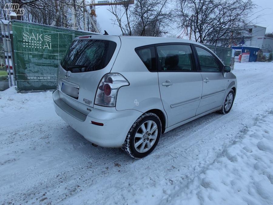 Grey Toyota Corolla Verso 2006 in Vilnius, with an engine capacity of 2.20 L and mileage of 195 thousand km for 2000 €, photo 4 on AUTOMOTO.COM.LV