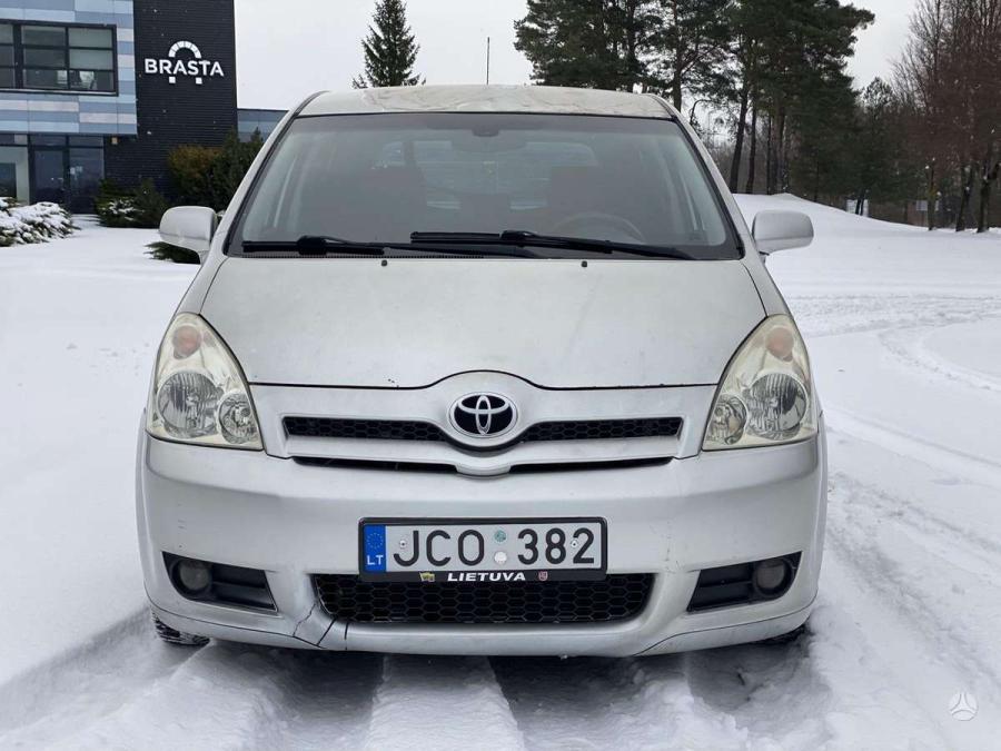 Pelēks Toyota Corolla Verso 2006 Kauņa, ar dzinēja tilpumu 2.23 L un nobraukumu 308 tūkst. km par 1250 €, foto 2 vietnē AUTOMOTO.COM.LV