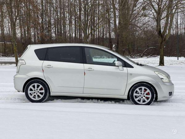 Pelēks Toyota Corolla Verso 2006 Kauņa, ar dzinēja tilpumu 2.23 L un nobraukumu 308 tūkst. km par 1250 €, foto 4 vietnē AUTOMOTO.COM.LV