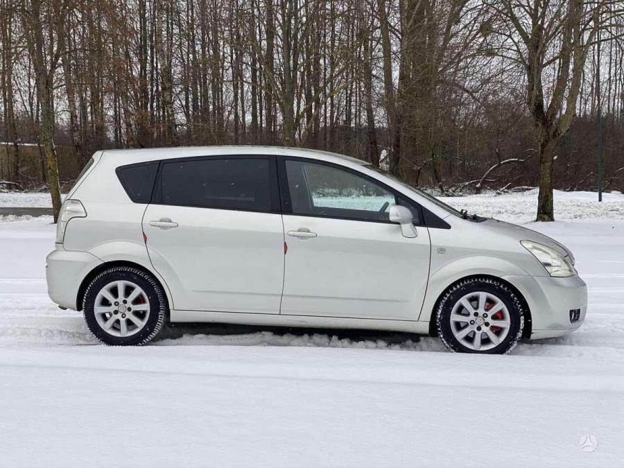 Pelēks Toyota Corolla Verso 2006 Kauņa, ar dzinēja tilpumu 2.23 L un nobraukumu 308 tūkst. km par 1250 €, foto 4 vietnē AUTOMOTO.COM.LV