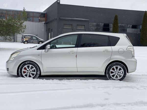 Pelēks Toyota Corolla Verso 2006 Kauņa, ar dzinēja tilpumu 2.23 L un nobraukumu 308 tūkst. km par 1250 €, foto 5 vietnē AUTOMOTO.COM.LV