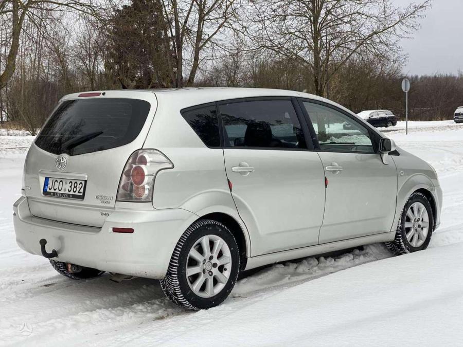 Pelēks Toyota Corolla Verso 2006 Kauņa, ar dzinēja tilpumu 2.23 L un nobraukumu 308 tūkst. km par 1250 €, foto 6 vietnē AUTOMOTO.COM.LV