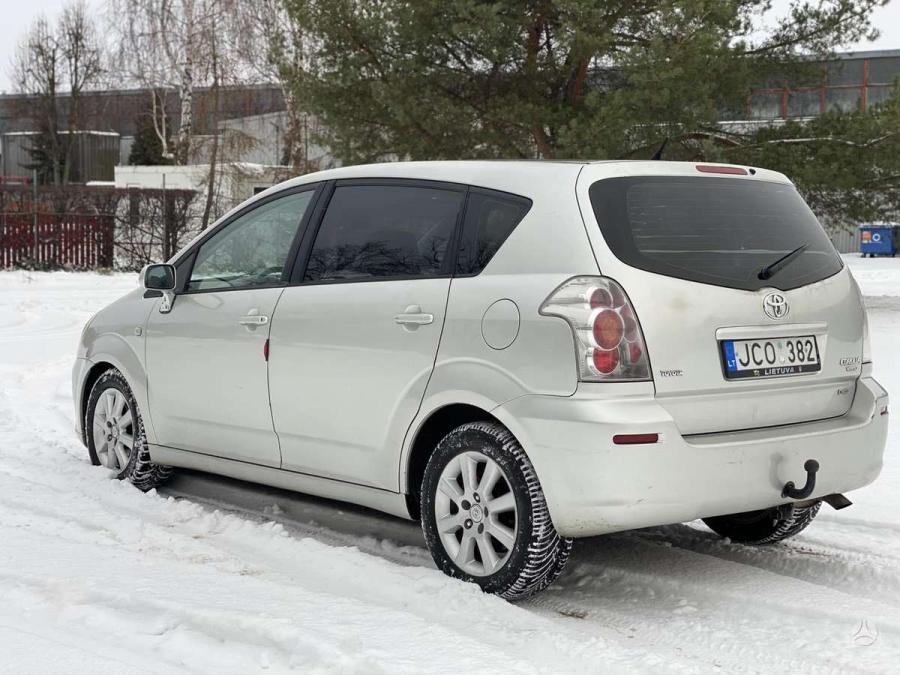 Pelēks Toyota Corolla Verso 2006 Kauņa, ar dzinēja tilpumu 2.23 L un nobraukumu 308 tūkst. km par 1250 €, foto 8 vietnē AUTOMOTO.COM.LV