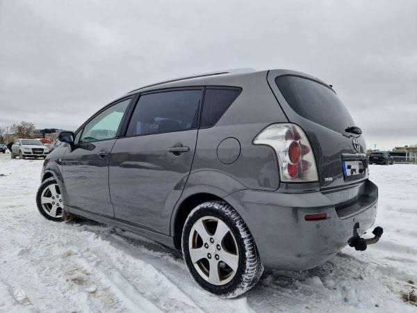 Grey Toyota Corolla Verso 2006 in Vilnius, with an engine capacity of 2.23 L and mileage of 276 thousand km for 1999 €, photo 1 on AUTOMOTO.COM.LV