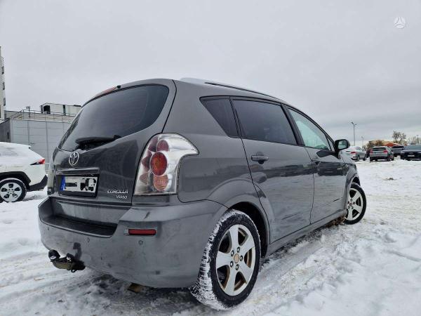 Grey Toyota Corolla Verso 2006 in Vilnius, with an engine capacity of 2.23 L and mileage of 276 thousand km for 1999 €, photo 2 on AUTOMOTO.COM.LV