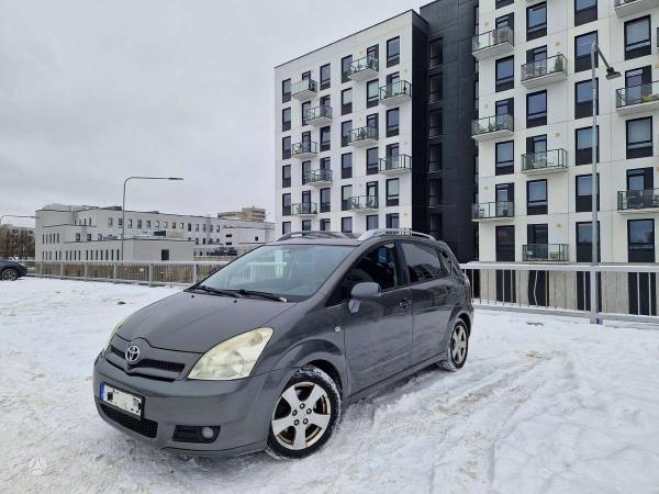 Grey Toyota Corolla Verso 2006 in Vilnius, with an engine capacity of 2.23 L and mileage of 276 thousand km for 1999 €, photo 4 on AUTOMOTO.COM.LV
