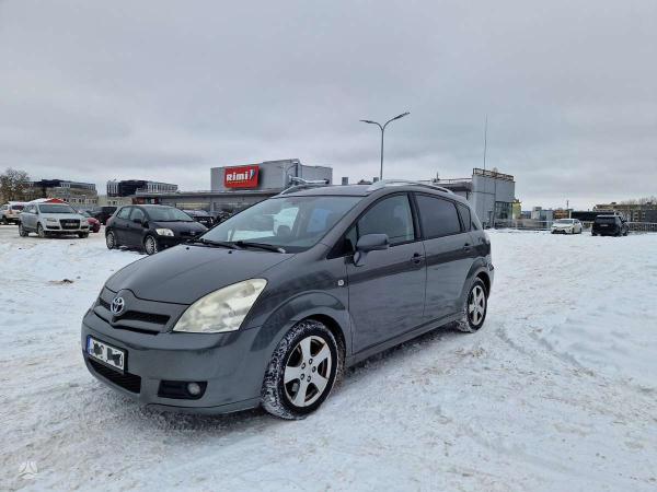 Grey Toyota Corolla Verso 2006 in Vilnius, with an engine capacity of 2.23 L and mileage of 276 thousand km for 1999 €, photo 6 on AUTOMOTO.COM.LV