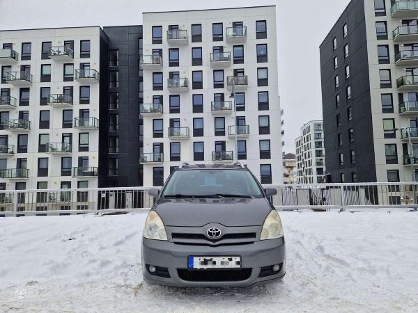 Grey Toyota Corolla Verso 2006 in Vilnius, with an engine capacity of 2.23 L and mileage of 276 thousand km for 1999 €, photo 7 on AUTOMOTO.COM.LV
