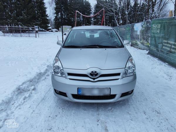 Pelēks Toyota Corolla Verso 2006 Viļņa, ar dzinēja tilpumu 2.20 L un nobraukumu 196 tūkst. km par 1800 €, foto 2 vietnē AUTOMOTO.COM.LV