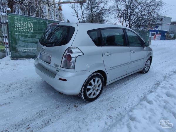 Pelēks Toyota Corolla Verso 2006 Viļņa, ar dzinēja tilpumu 2.20 L un nobraukumu 196 tūkst. km par 1800 €, foto 4 vietnē AUTOMOTO.COM.LV