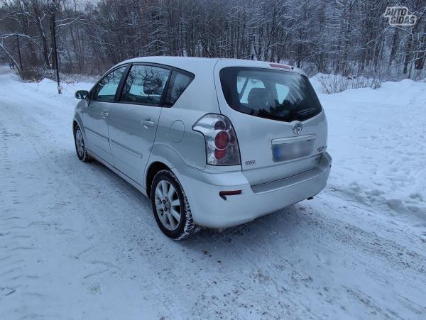 Pelēks Toyota Corolla Verso 2006 Viļņa, ar dzinēja tilpumu 2.20 L un nobraukumu 196 tūkst. km par 1800 €, foto 6 vietnē AUTOMOTO.COM.LV